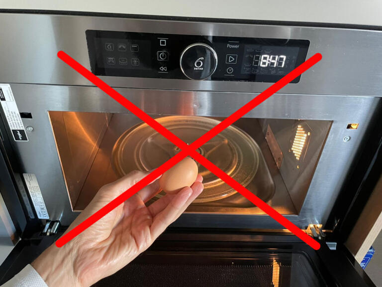 10 alimenti da non mettere nel forno a microonde